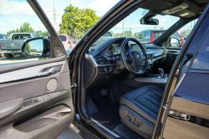Black BMW X5 2013 in Kaunas, with an engine capacity of 2.99 L and mileage of 323 thousand km for 17750 €, photo 25 on AUTOMOTO.COM.LV