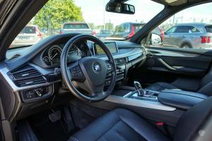 Black BMW X5 2013 in Kaunas, with an engine capacity of 2.99 L and mileage of 323 thousand km for 17750 €, photo 26 on AUTOMOTO.COM.LV
