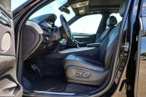 Black BMW X5 2013 in Kaunas, with an engine capacity of 2.99 L and mileage of 323 thousand km for 17750 €, photo 27 on AUTOMOTO.COM.LV