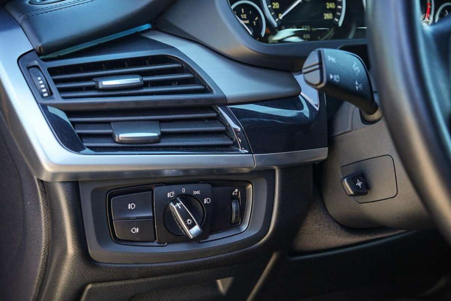 Black BMW X5 2013 in Kaunas, with an engine capacity of 2.99 L and mileage of 323 thousand km for 17750 €, photo 29 on AUTOMOTO.COM.LV
