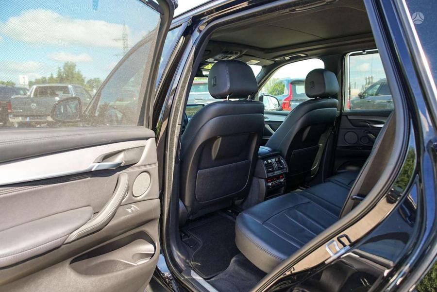 Black BMW X5 2013 in Kaunas, with an engine capacity of 2.99 L and mileage of 323 thousand km for 17750 €, photo 32 on AUTOMOTO.COM.LV