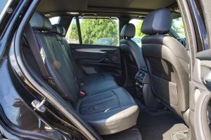 Black BMW X5 2013 in Kaunas, with an engine capacity of 2.99 L and mileage of 323 thousand km for 17750 €, photo 36 on AUTOMOTO.COM.LV