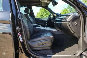 Black BMW X5 2013 in Kaunas, with an engine capacity of 2.99 L and mileage of 323 thousand km for 17750 €, photo 38 on AUTOMOTO.COM.LV