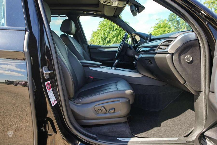 Black BMW X5 2013 in Kaunas, with an engine capacity of 2.99 L and mileage of 323 thousand km for 17750 €, photo 38 on AUTOMOTO.COM.LV