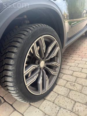 Black BMW X5 2013 in Dobele, with an engine capacity of 3.00 L and mileage of 224 thousand km for 10500 €, photo 5 on AUTOMOTO.COM.LV