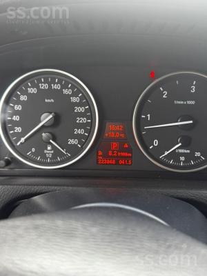 Black BMW X5 2013 in Dobele, with an engine capacity of 3.00 L and mileage of 224 thousand km for 10500 €, photo 6 on AUTOMOTO.COM.LV