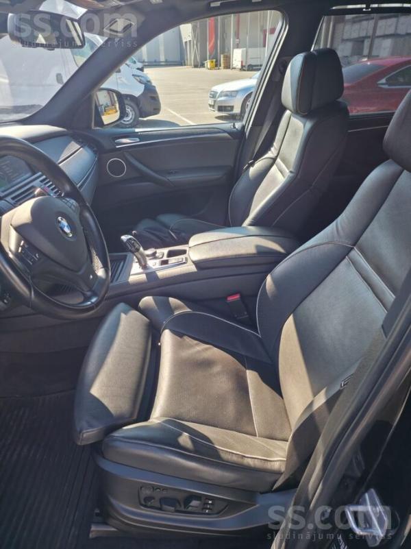 Black BMW X5 2013 in Riga, with an engine capacity of 3.00 L and mileage of 201 thousand km for 16000 €, photo 5 on AUTOMOTO.COM.LV