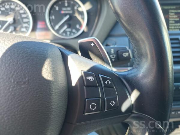 Black BMW X5 2013 in Riga, with an engine capacity of 3.00 L and mileage of 201 thousand km for 16000 €, photo 7 on AUTOMOTO.COM.LV