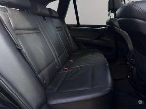 Black BMW X5 2013 in Kaunas, with an engine capacity of 3.00 L and mileage of 222 thousand km for 11999 €, photo 12 on AUTOMOTO.COM.LV