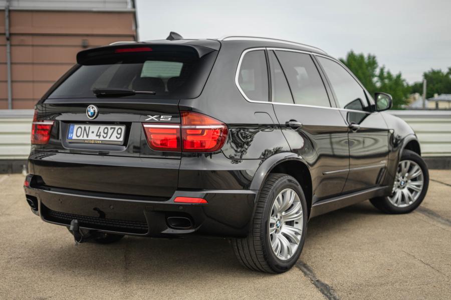 Melns BMW X5 2013 Rīga, ar dzinēja tilpumu 3.00 L un nobraukumu 276 tūkst. km par 12990 €, foto 5 vietnē AUTOMOTO.COM.LV