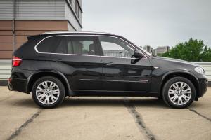 Melns BMW X5 2013 Rīga, ar dzinēja tilpumu 3.00 L un nobraukumu 276 tūkst. km par 12990 €, foto 7 vietnē AUTOMOTO.COM.LV