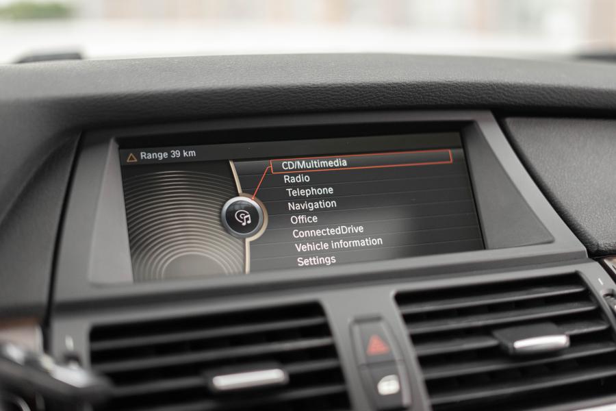 Melns BMW X5 2013 Rīga, ar dzinēja tilpumu 3.00 L un nobraukumu 276 tūkst. km par 12990 €, foto 19 vietnē AUTOMOTO.COM.LV
