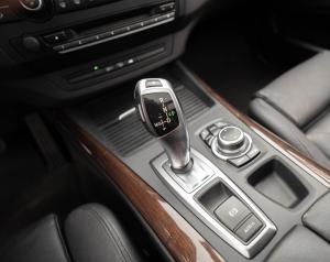 Melns BMW X5 2013 Rīga, ar dzinēja tilpumu 3.00 L un nobraukumu 276 tūkst. km par 12990 €, foto 22 vietnē AUTOMOTO.COM.LV