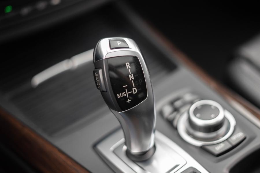 Melns BMW X5 2013 Rīga, ar dzinēja tilpumu 3.00 L un nobraukumu 276 tūkst. km par 12990 €, foto 23 vietnē AUTOMOTO.COM.LV