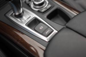 Melns BMW X5 2013 Rīga, ar dzinēja tilpumu 3.00 L un nobraukumu 276 tūkst. km par 12990 €, foto 24 vietnē AUTOMOTO.COM.LV