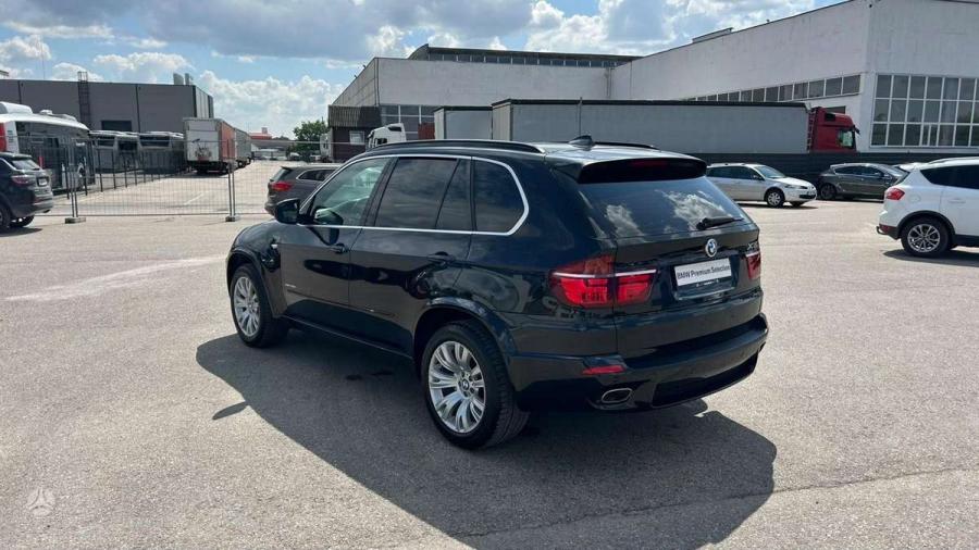 Melns BMW X5 2013 Marijampole, ar dzinēja tilpumu 2.99 L un nobraukumu 268 tūkst. km par 12300 €, foto 4 vietnē AUTOMOTO.COM.LV