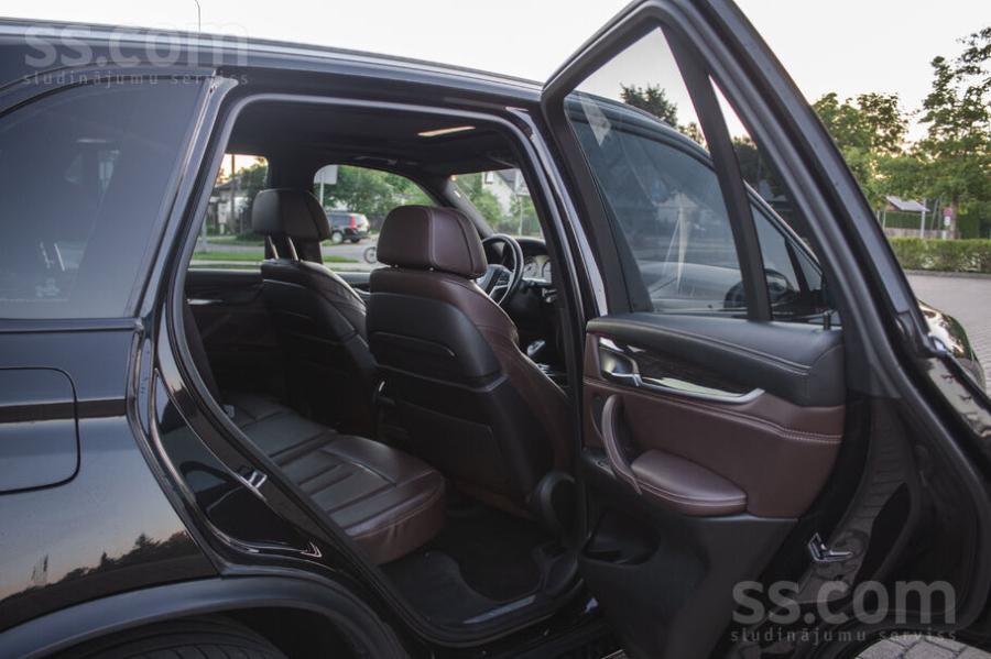 Melns BMW X5 2013 Jelgava, ar dzinēja tilpumu 3.00 L un nobraukumu 258 tūkst. km par 22500 €, foto 10 vietnē AUTOMOTO.COM.LV