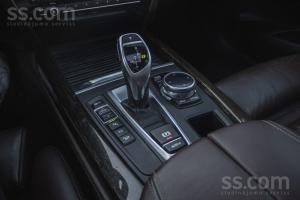 Melns BMW X5 2013 Jelgava, ar dzinēja tilpumu 3.00 L un nobraukumu 258 tūkst. km par 22500 €, foto 21 vietnē AUTOMOTO.COM.LV
