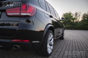 Melns BMW X5 2013 Jelgava, ar dzinēja tilpumu 3.00 L un nobraukumu 258 tūkst. km par 22500 €, foto 26 vietnē AUTOMOTO.COM.LV