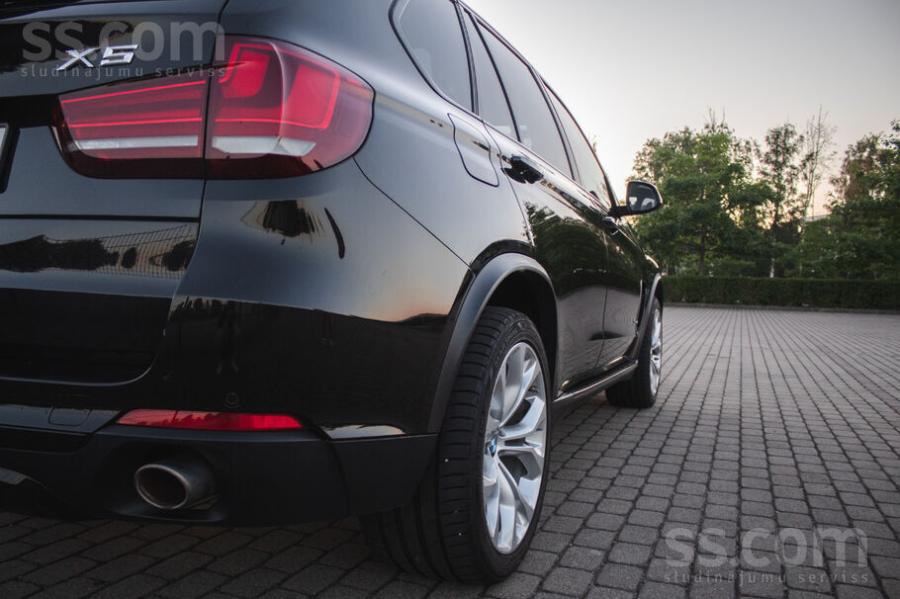 Melns BMW X5 2013 Jelgava, ar dzinēja tilpumu 3.00 L un nobraukumu 258 tūkst. km par 22500 €, foto 26 vietnē AUTOMOTO.COM.LV
