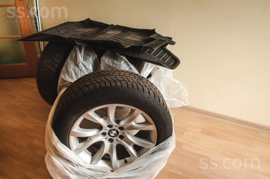 Melns BMW X5 2013 Jelgava, ar dzinēja tilpumu 3.00 L un nobraukumu 258 tūkst. km par 22500 €, foto 32 vietnē AUTOMOTO.COM.LV
