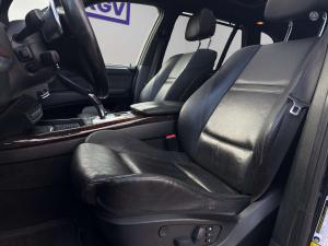Black BMW X5 2013 in Kaunas, with an engine capacity of 3.00 L and mileage of 222 thousand km for 11999 €, photo 18 on AUTOMOTO.COM.LV