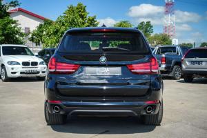Black BMW X5 2013 in Kaunas, with an engine capacity of 3.00 L and mileage of 323 thousand km for 17450 €, photo 10 on AUTOMOTO.COM.LV