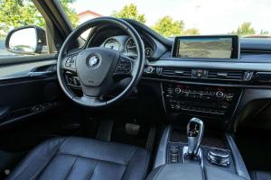 Black BMW X5 2013 in Kaunas, with an engine capacity of 3.00 L and mileage of 323 thousand km for 17450 €, photo 17 on AUTOMOTO.COM.LV
