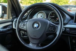 Black BMW X5 2013 in Kaunas, with an engine capacity of 3.00 L and mileage of 323 thousand km for 17450 €, photo 18 on AUTOMOTO.COM.LV