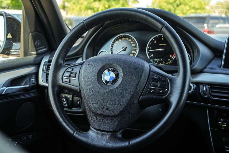 Black BMW X5 2013 in Kaunas, with an engine capacity of 3.00 L and mileage of 323 thousand km for 17450 €, photo 18 on AUTOMOTO.COM.LV