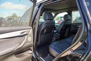 Black BMW X5 2013 in Kaunas, with an engine capacity of 3.00 L and mileage of 323 thousand km for 17450 €, photo 32 on AUTOMOTO.COM.LV
