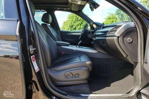 Black BMW X5 2013 in Kaunas, with an engine capacity of 3.00 L and mileage of 323 thousand km for 17450 €, photo 38 on AUTOMOTO.COM.LV