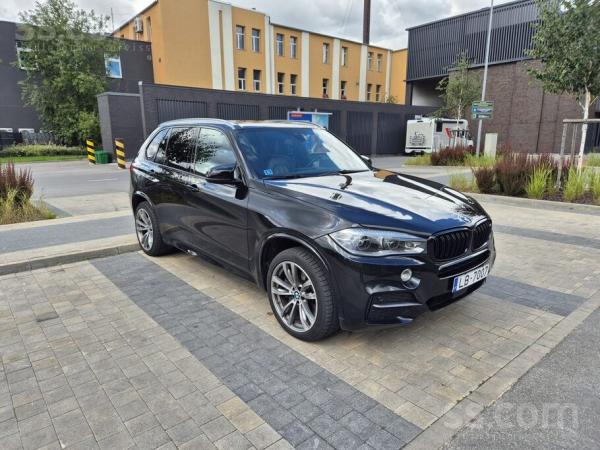 Black BMW X5 2013 in Riga, with an engine capacity of 3.00 L and mileage of 236 thousand km for 23000 €, photo 2 on AUTOMOTO.COM.LV