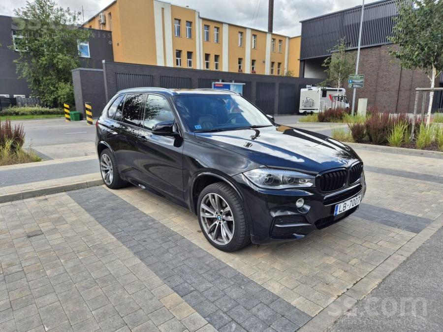 Black BMW X5 2013 in Riga, with an engine capacity of 3.00 L and mileage of 236 thousand km for 23000 €, photo 3 on AUTOMOTO.COM.LV