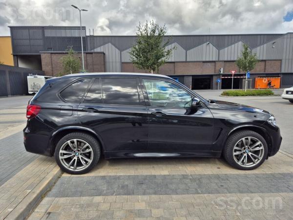 Black BMW X5 2013 in Riga, with an engine capacity of 3.00 L and mileage of 236 thousand km for 23000 €, photo 3 on AUTOMOTO.COM.LV