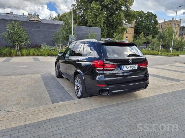 Black BMW X5 2013 in Riga, with an engine capacity of 3.00 L and mileage of 236 thousand km for 23000 €, photo 4 on AUTOMOTO.COM.LV