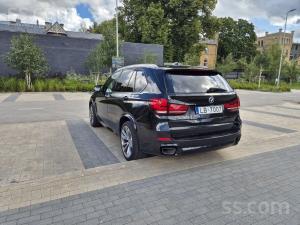 Black BMW X5 2013 in Riga, with an engine capacity of 3.00 L and mileage of 236 thousand km for 23000 €, photo 5 on AUTOMOTO.COM.LV