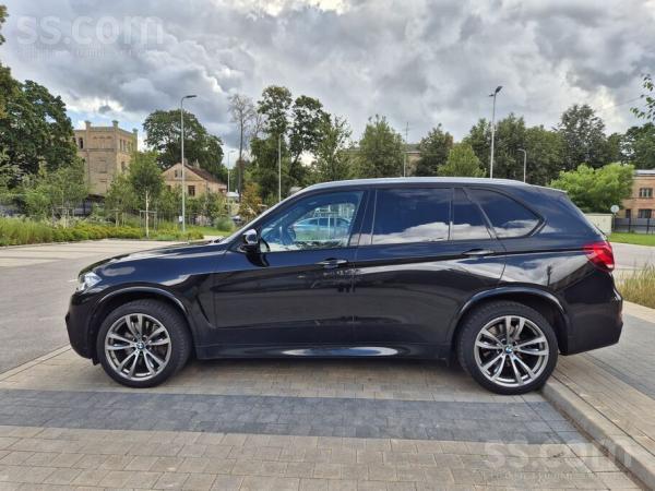 Black BMW X5 2013 in Riga, with an engine capacity of 3.00 L and mileage of 236 thousand km for 23000 €, photo 6 on AUTOMOTO.COM.LV