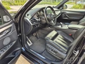 Black BMW X5 2013 in Riga, with an engine capacity of 3.00 L and mileage of 236 thousand km for 23000 €, photo 8 on AUTOMOTO.COM.LV