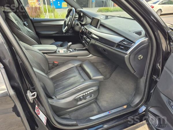 Black BMW X5 2013 in Riga, with an engine capacity of 3.00 L and mileage of 236 thousand km for 23000 €, photo 8 on AUTOMOTO.COM.LV