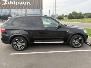 Black BMW X5 2013 in Kaunas, with an engine capacity of 2.99 L and mileage of 170 thousand km for 14990 €, photo 5 on AUTOMOTO.COM.LV