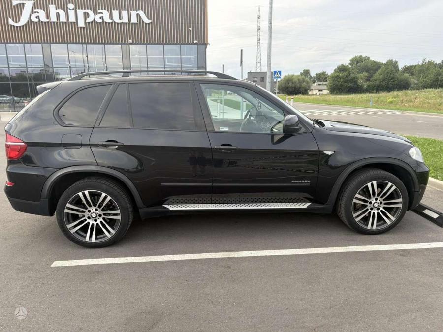 Black BMW X5 2013 in Kaunas, with an engine capacity of 2.99 L and mileage of 170 thousand km for 14990 €, photo 5 on AUTOMOTO.COM.LV