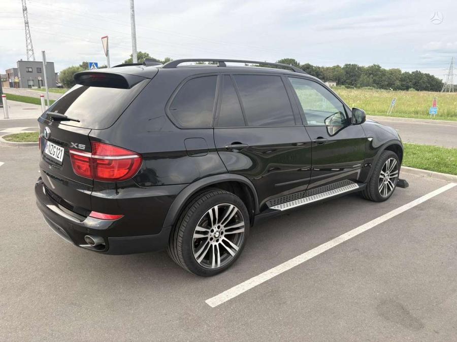 Black BMW X5 2013 in Kaunas, with an engine capacity of 2.99 L and mileage of 170 thousand km for 14990 €, photo 6 on AUTOMOTO.COM.LV