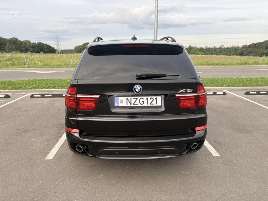 Black BMW X5 2013 in Kaunas, with an engine capacity of 2.99 L and mileage of 170 thousand km for 14990 €, photo 7 on AUTOMOTO.COM.LV