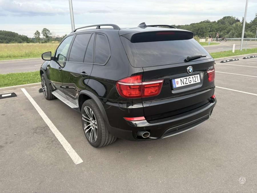 Black BMW X5 2013 in Kaunas, with an engine capacity of 2.99 L and mileage of 170 thousand km for 14990 €, photo 8 on AUTOMOTO.COM.LV