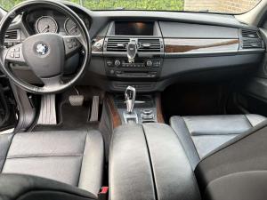 Black BMW X5 2013 in Kaunas, with an engine capacity of 2.99 L and mileage of 170 thousand km for 14990 €, photo 10 on AUTOMOTO.COM.LV