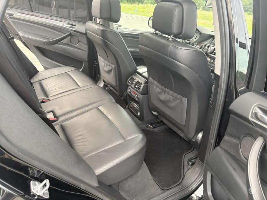 Black BMW X5 2013 in Kaunas, with an engine capacity of 2.99 L and mileage of 170 thousand km for 14990 €, photo 13 on AUTOMOTO.COM.LV