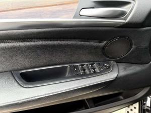Black BMW X5 2013 in Kaunas, with an engine capacity of 2.99 L and mileage of 170 thousand km for 14990 €, photo 14 on AUTOMOTO.COM.LV