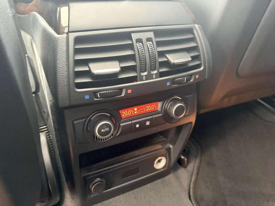 Black BMW X5 2013 in Kaunas, with an engine capacity of 2.99 L and mileage of 170 thousand km for 14990 €, photo 18 on AUTOMOTO.COM.LV