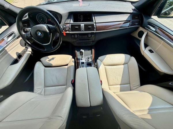 Black BMW X5 2013 in Vilnius, with an engine capacity of 2.99 L and mileage of 349 thousand km for 10999 €, photo 7 on AUTOMOTO.COM.LV